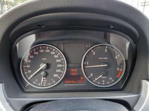 Pelēks BMW 320 2010 Viļņa, ar dzinēja tilpumu 2.00 L un nobraukumu 336 tūkst. km par 5490 €, foto 22 vietnē AUTOMOTO.COM.LV