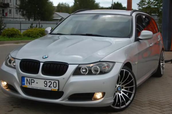 Pelēks BMW 320 2010 Jēkabpils, ar dzinēja tilpumu 2.00 L un nobraukumu 240 tūkst. km par 1000 €, foto 1 vietnē AUTOMOTO.COM.LV