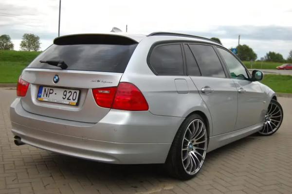 Pelēks BMW 320 2010 Jēkabpils, ar dzinēja tilpumu 2.00 L un nobraukumu 240 tūkst. km par 1000 €, foto 2 vietnē AUTOMOTO.COM.LV