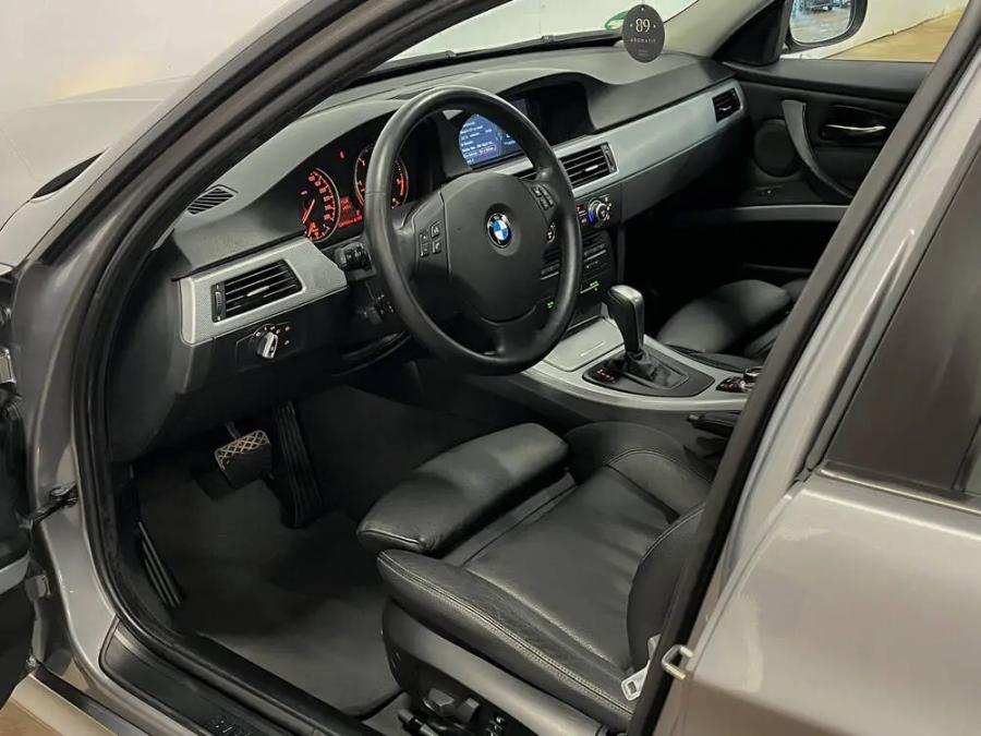Grey BMW 320 2010 in Jurmala, with an engine capacity of 2.00 L and mileage of 324 thousand km for 6750 €, photo 16 on AUTOMOTO.COM.LV