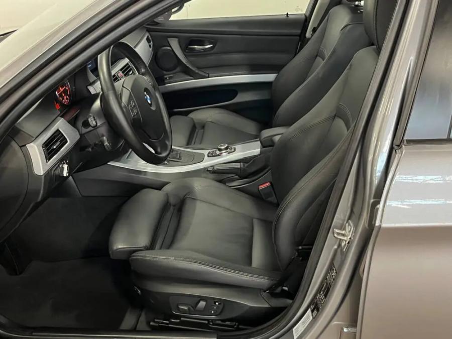 Grey BMW 320 2010 in Jurmala, with an engine capacity of 2.00 L and mileage of 324 thousand km for 6750 €, photo 17 on AUTOMOTO.COM.LV