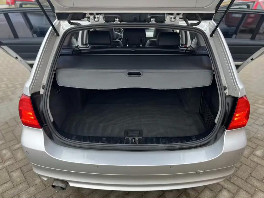 Grey BMW 320 2010 in Jekabpils, with an engine capacity of 2.00 L and mileage of 250 thousand km for 5500 €, photo 12 on AUTOMOTO.COM.LV