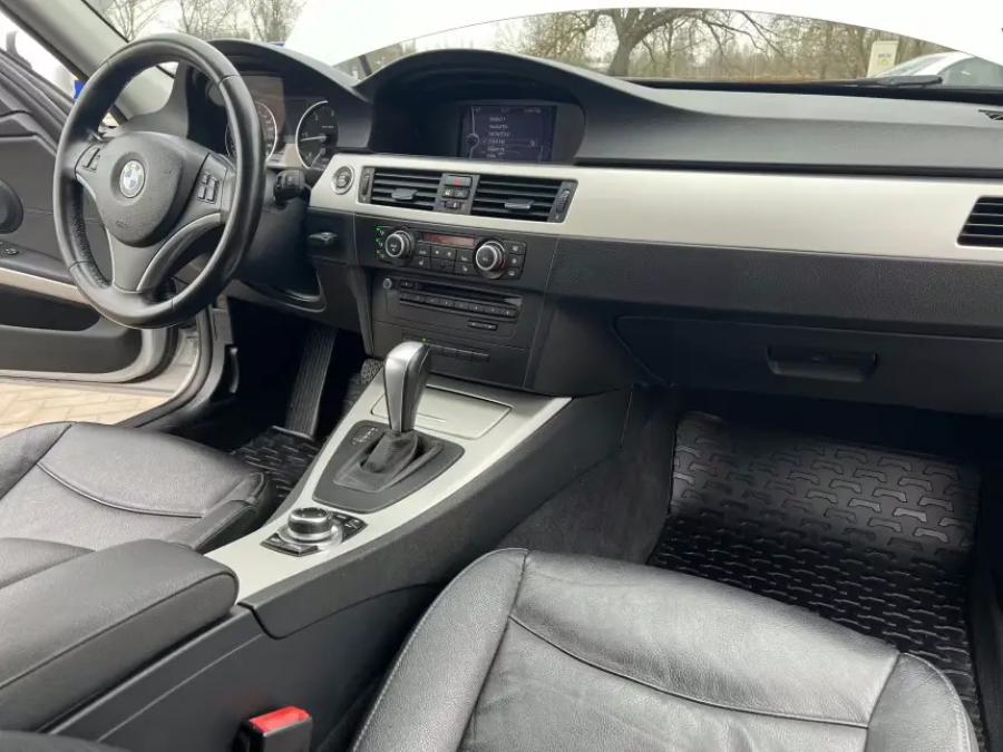 Grey BMW 320 2010 in Jekabpils, with an engine capacity of 2.00 L and mileage of 250 thousand km for 5500 €, photo 15 on AUTOMOTO.COM.LV