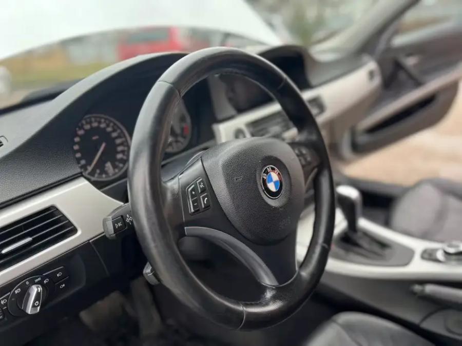 Grey BMW 320 2010 in Jekabpils, with an engine capacity of 2.00 L and mileage of 250 thousand km for 5500 €, photo 17 on AUTOMOTO.COM.LV