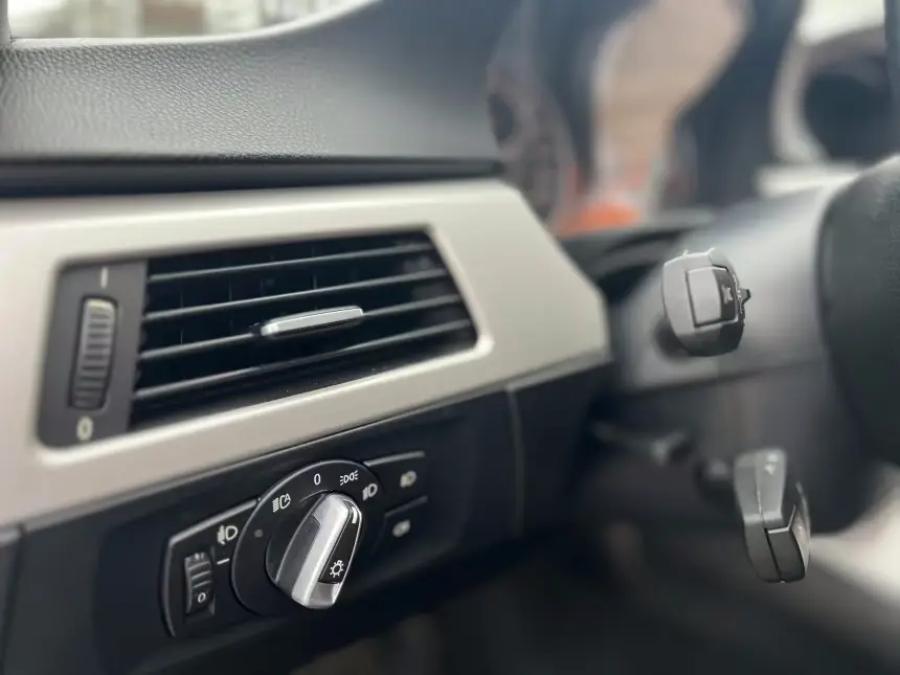 Grey BMW 320 2010 in Jekabpils, with an engine capacity of 2.00 L and mileage of 250 thousand km for 5500 €, photo 18 on AUTOMOTO.COM.LV