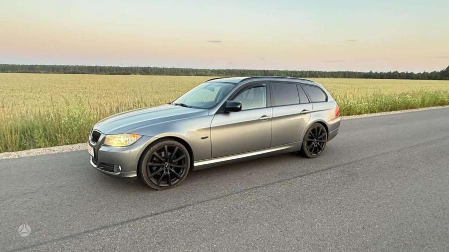 Grey BMW 320 2010 in Vilnius, with an engine capacity of 2.00 L and mileage of 306 thousand km for 4880 €, photo 4 on AUTOMOTO.COM.LV