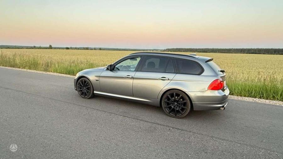 Grey BMW 320 2010 in Vilnius, with an engine capacity of 2.00 L and mileage of 306 thousand km for 4880 €, photo 5 on AUTOMOTO.COM.LV