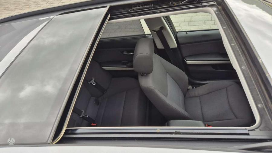 Grey BMW 320 2010 in Kupiskis, with an engine capacity of 2.00 L and mileage of 235 thousand km for 4100 €, photo 13 on AUTOMOTO.COM.LV