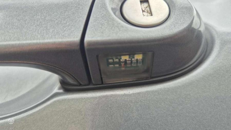 Grey BMW 320 2010 in Kupiskis, with an engine capacity of 2.00 L and mileage of 235 thousand km for 4100 €, photo 14 on AUTOMOTO.COM.LV