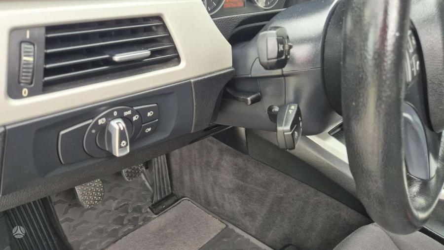 Grey BMW 320 2010 in Kupiskis, with an engine capacity of 2.00 L and mileage of 235 thousand km for 4100 €, photo 16 on AUTOMOTO.COM.LV