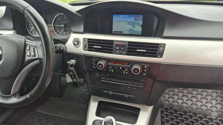 Grey BMW 320 2010 in Kupiskis, with an engine capacity of 2.00 L and mileage of 235 thousand km for 4100 €, photo 20 on AUTOMOTO.COM.LV