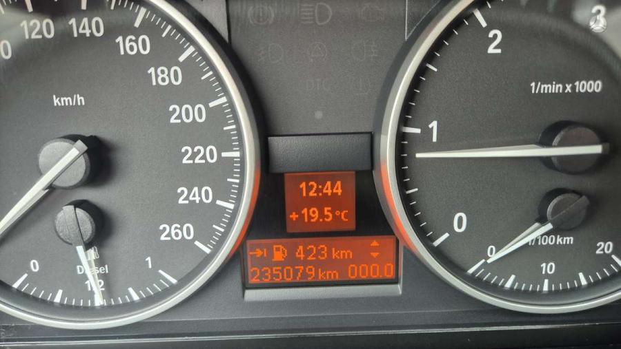 Grey BMW 320 2010 in Kupiskis, with an engine capacity of 2.00 L and mileage of 235 thousand km for 4100 €, photo 24 on AUTOMOTO.COM.LV