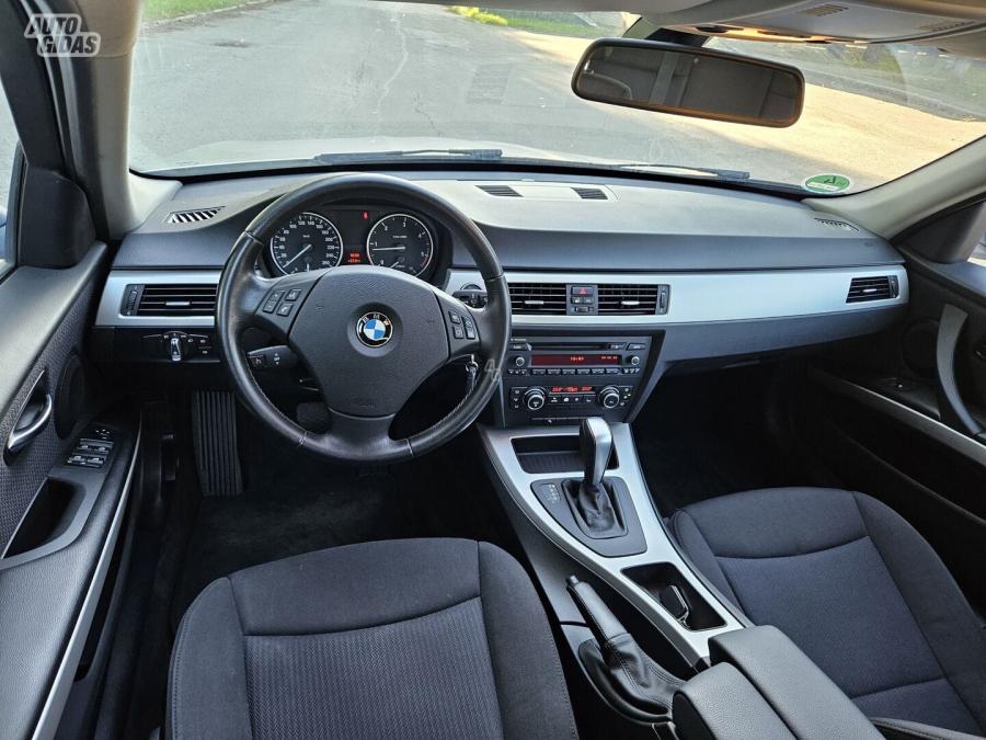 Pelēks BMW 320 2010 Šakiai, ar dzinēja tilpumu 2.00 L un nobraukumu 301 tūkst. km par 3400 €, foto 10 vietnē AUTOMOTO.COM.LV