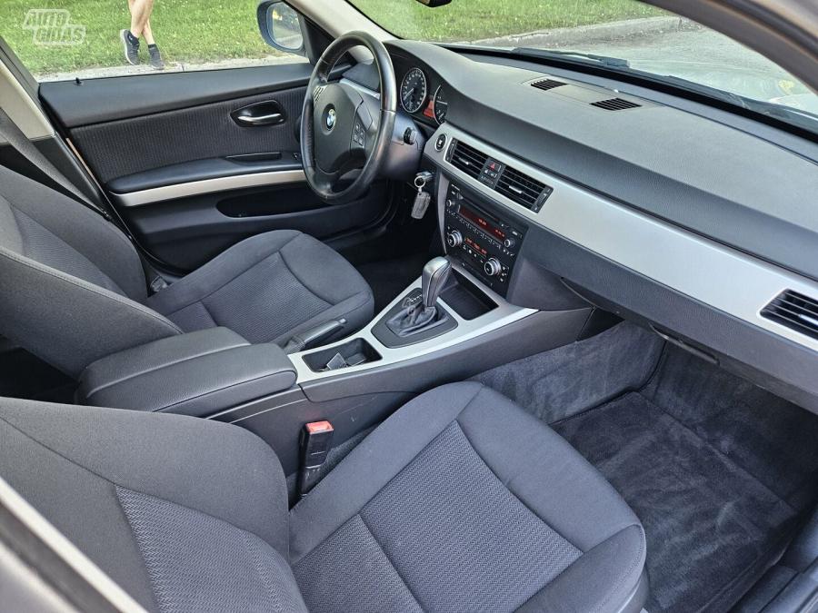 Pelēks BMW 320 2010 Šakiai, ar dzinēja tilpumu 2.00 L un nobraukumu 301 tūkst. km par 3400 €, foto 11 vietnē AUTOMOTO.COM.LV