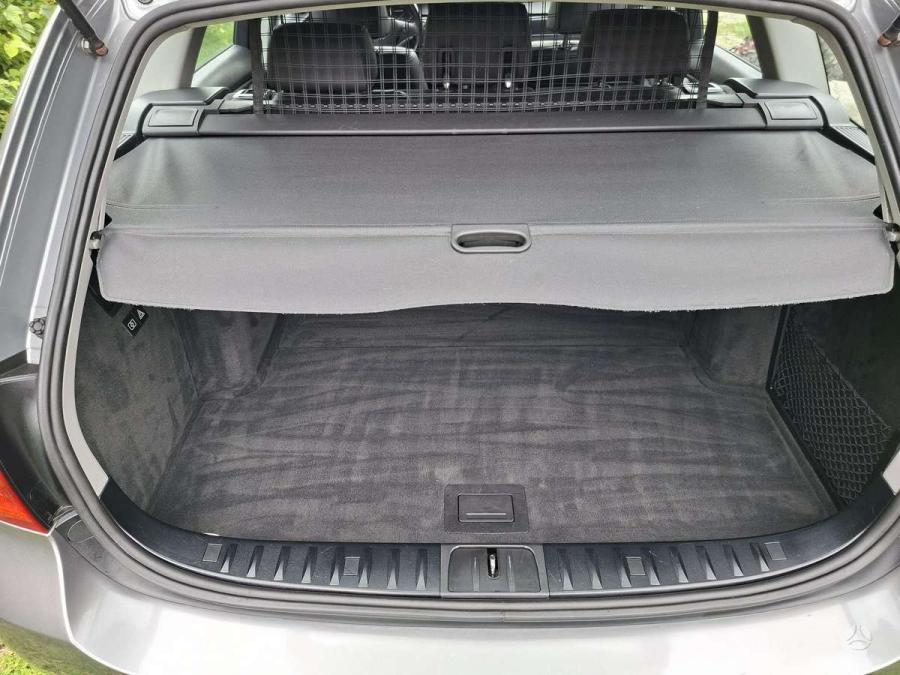 Pelēks BMW 320 2010 Marijampole, ar dzinēja tilpumu 2.00 L un nobraukumu 284 tūkst. km par 5200 €, foto 24 vietnē AUTOMOTO.COM.LV