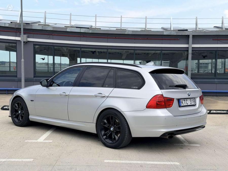 Grey BMW 320 2010 in Vilnius, with an engine capacity of 2.00 L and mileage of 352 thousand km for 4100 €, photo 5 on AUTOMOTO.COM.LV