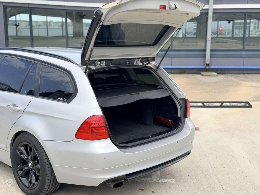 Grey BMW 320 2010 in Vilnius, with an engine capacity of 2.00 L and mileage of 352 thousand km for 4100 €, photo 8 on AUTOMOTO.COM.LV