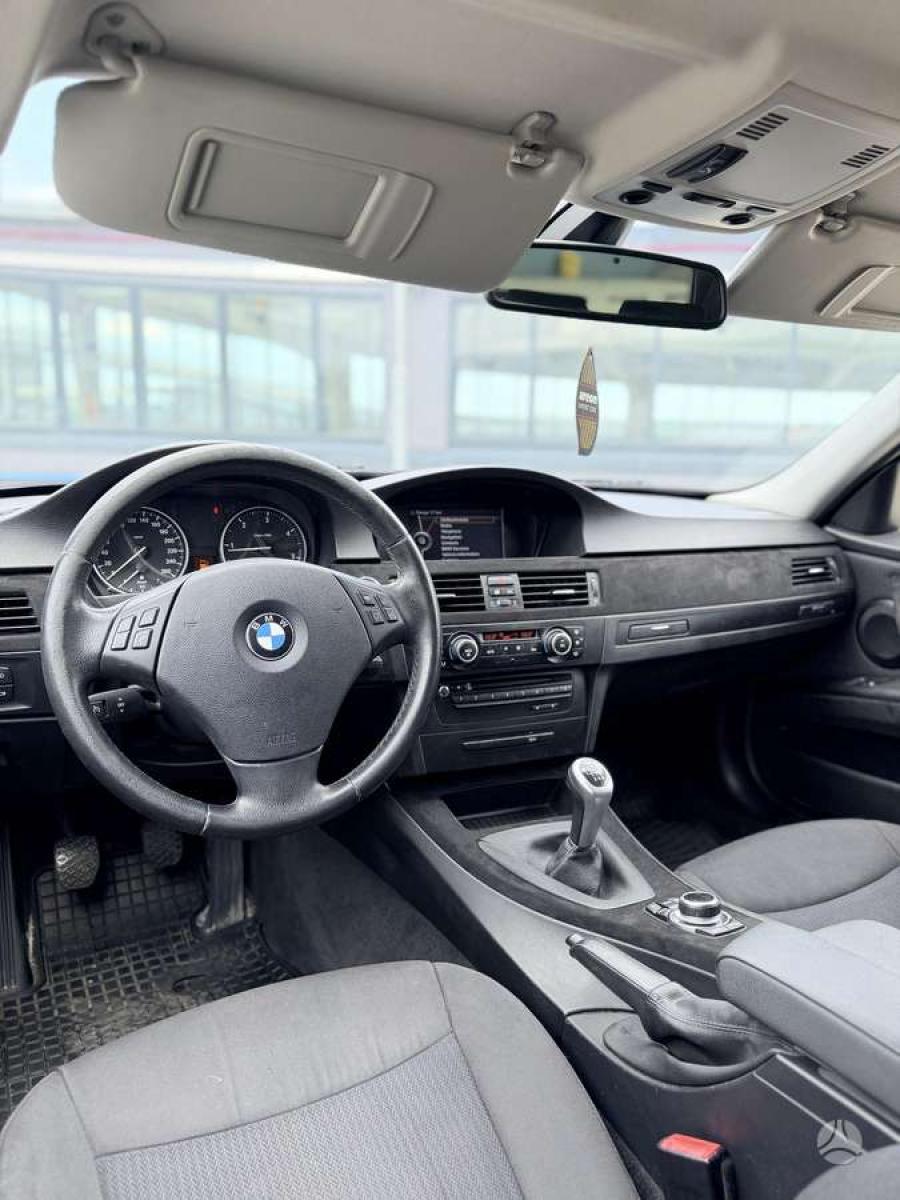 Grey BMW 320 2010 in Vilnius, with an engine capacity of 2.00 L and mileage of 352 thousand km for 4100 €, photo 9 on AUTOMOTO.COM.LV