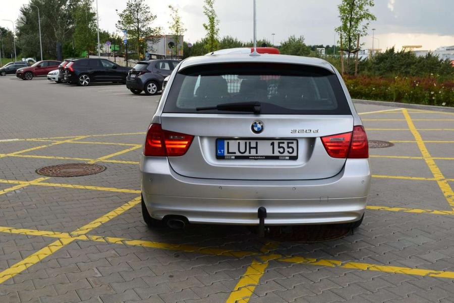 Pelēks BMW 320 2010 Viļņa, ar dzinēja tilpumu 2.00 L un nobraukumu 334 tūkst. km par 4850 €, foto 7 vietnē AUTOMOTO.COM.LV