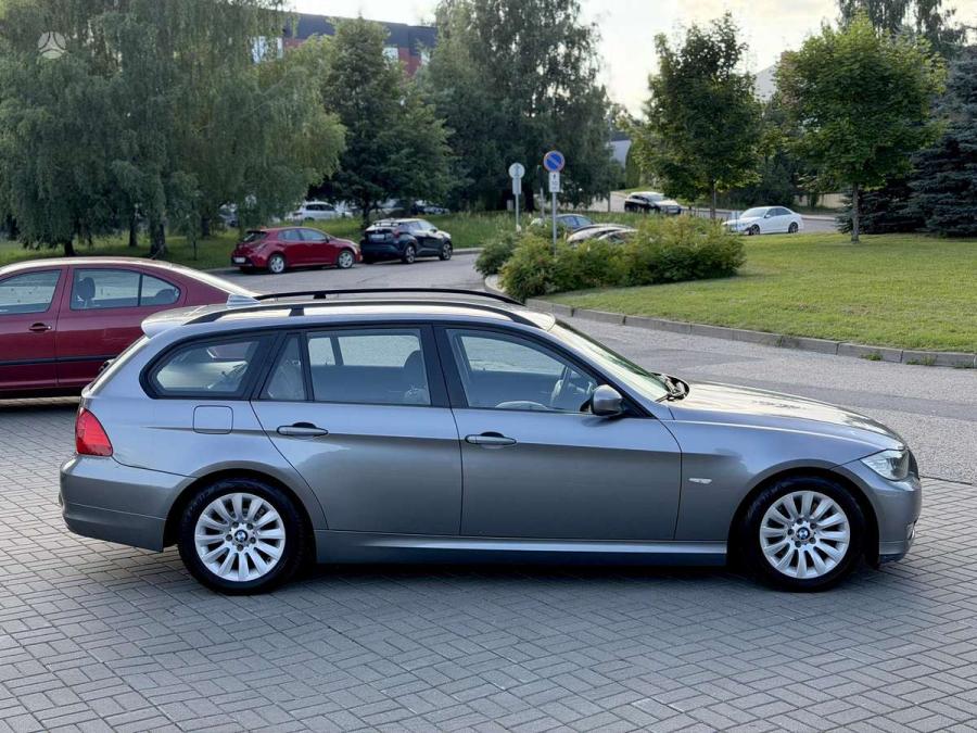Pelēks BMW 320 2010 Viļņa, ar dzinēja tilpumu 2.00 L un nobraukumu 260 tūkst. km par 4500 €, foto 5 vietnē AUTOMOTO.COM.LV