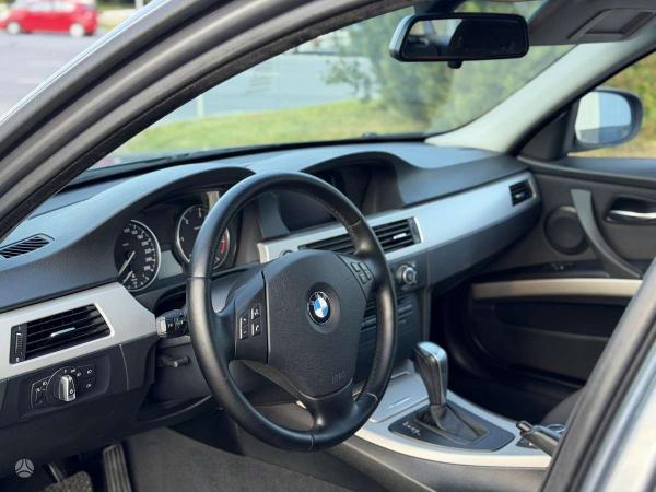 Pelēks BMW 320 2010 Viļņa, ar dzinēja tilpumu 2.00 L un nobraukumu 260 tūkst. km par 4500 €, foto 8 vietnē AUTOMOTO.COM.LV
