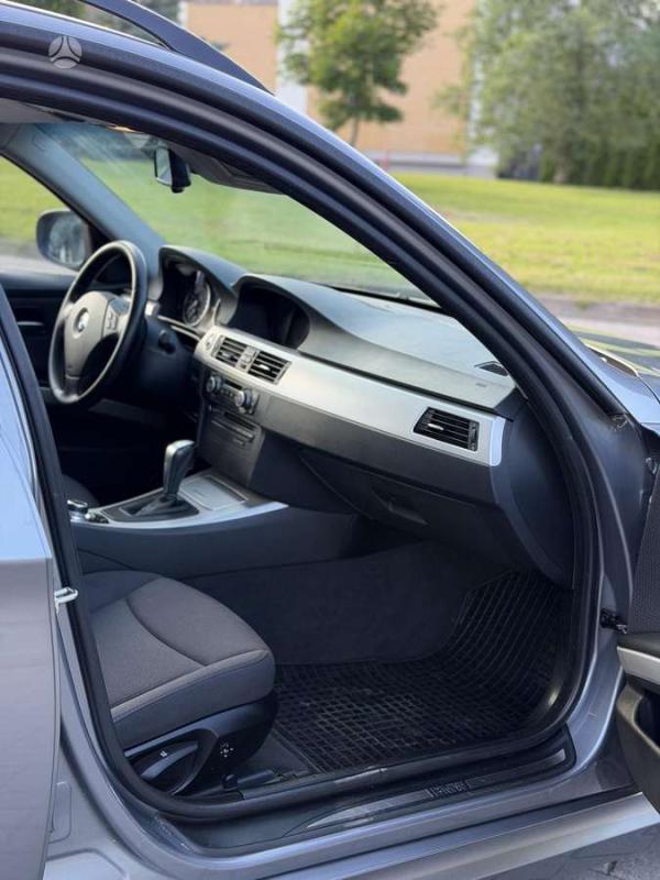 Pelēks BMW 320 2010 Viļņa, ar dzinēja tilpumu 2.00 L un nobraukumu 260 tūkst. km par 4500 €, foto 9 vietnē AUTOMOTO.COM.LV