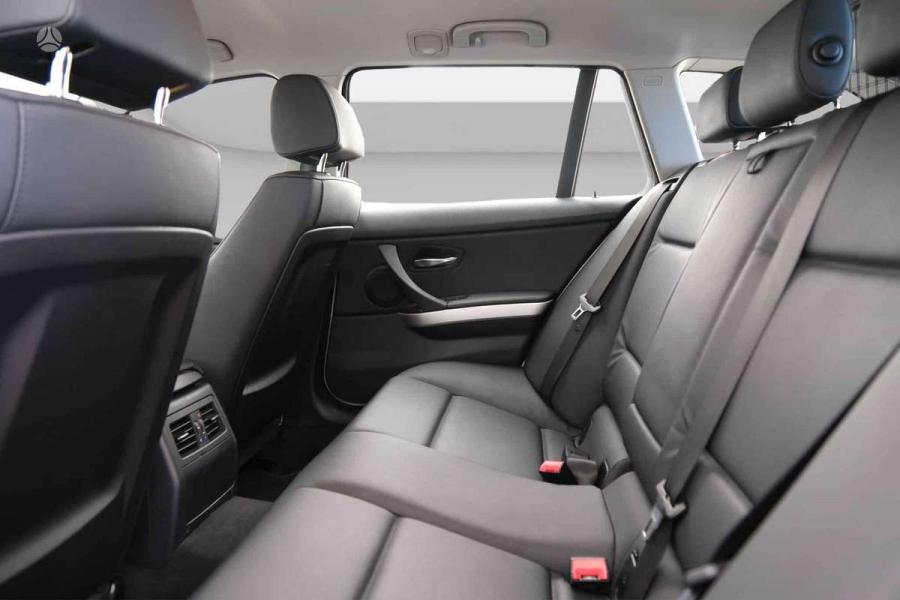 Grey BMW 320 2010 in Kaunas, with an engine capacity of 2.00 L and mileage of 239 thousand km for 5990 €, photo 7 on AUTOMOTO.COM.LV