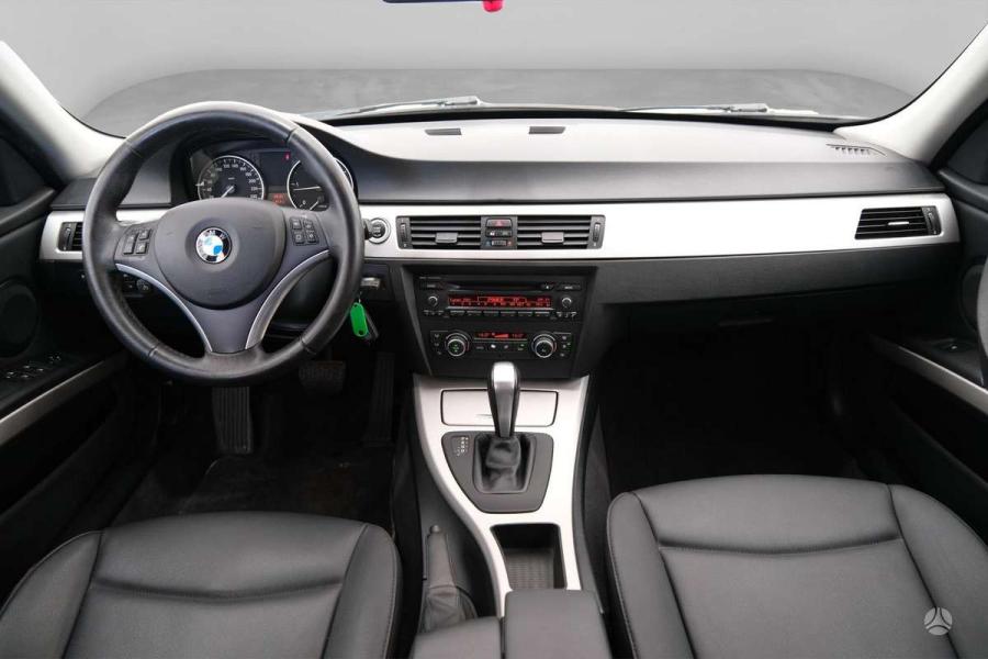 Grey BMW 320 2010 in Kaunas, with an engine capacity of 2.00 L and mileage of 239 thousand km for 5990 €, photo 8 on AUTOMOTO.COM.LV