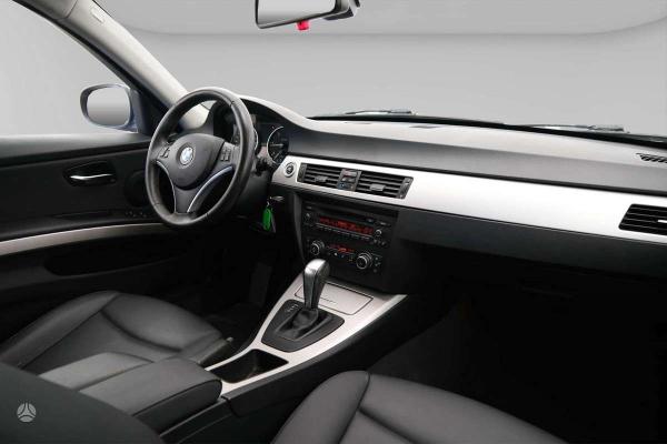 Grey BMW 320 2010 in Kaunas, with an engine capacity of 2.00 L and mileage of 239 thousand km for 5990 €, photo 8 on AUTOMOTO.COM.LV