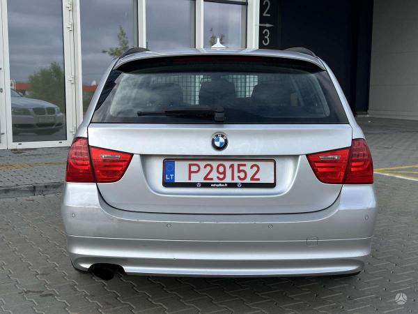 Pelēks BMW 320 2010 Viļņa, ar dzinēja tilpumu 2.00 L un nobraukumu 282 tūkst. km par 3900 €, foto 5 vietnē AUTOMOTO.COM.LV