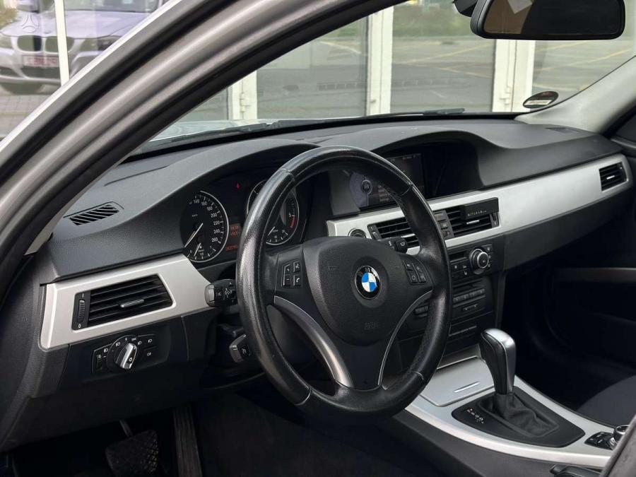 Grey BMW 320 2010 in Vilnius, with an engine capacity of 2.00 L and mileage of 282 thousand km for 3900 €, photo 8 on AUTOMOTO.COM.LV