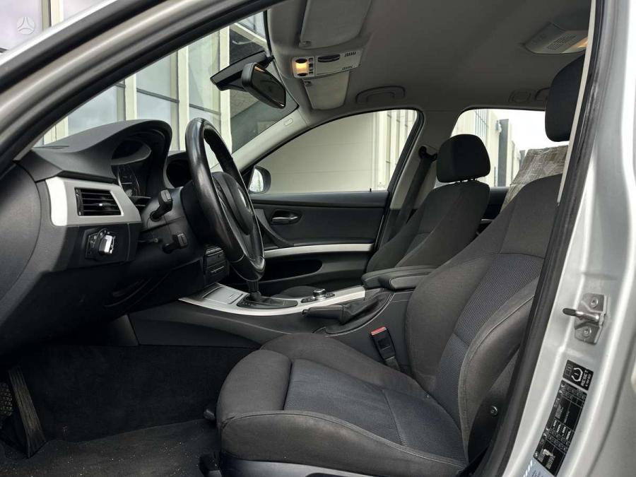 Grey BMW 320 2010 in Vilnius, with an engine capacity of 2.00 L and mileage of 282 thousand km for 3900 €, photo 9 on AUTOMOTO.COM.LV