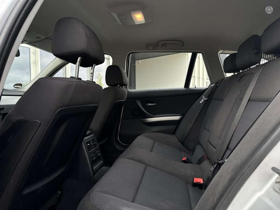 Grey BMW 320 2010 in Vilnius, with an engine capacity of 2.00 L and mileage of 282 thousand km for 3900 €, photo 10 on AUTOMOTO.COM.LV