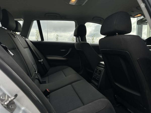 Pelēks BMW 320 2010 Viļņa, ar dzinēja tilpumu 2.00 L un nobraukumu 282 tūkst. km par 3900 €, foto 10 vietnē AUTOMOTO.COM.LV