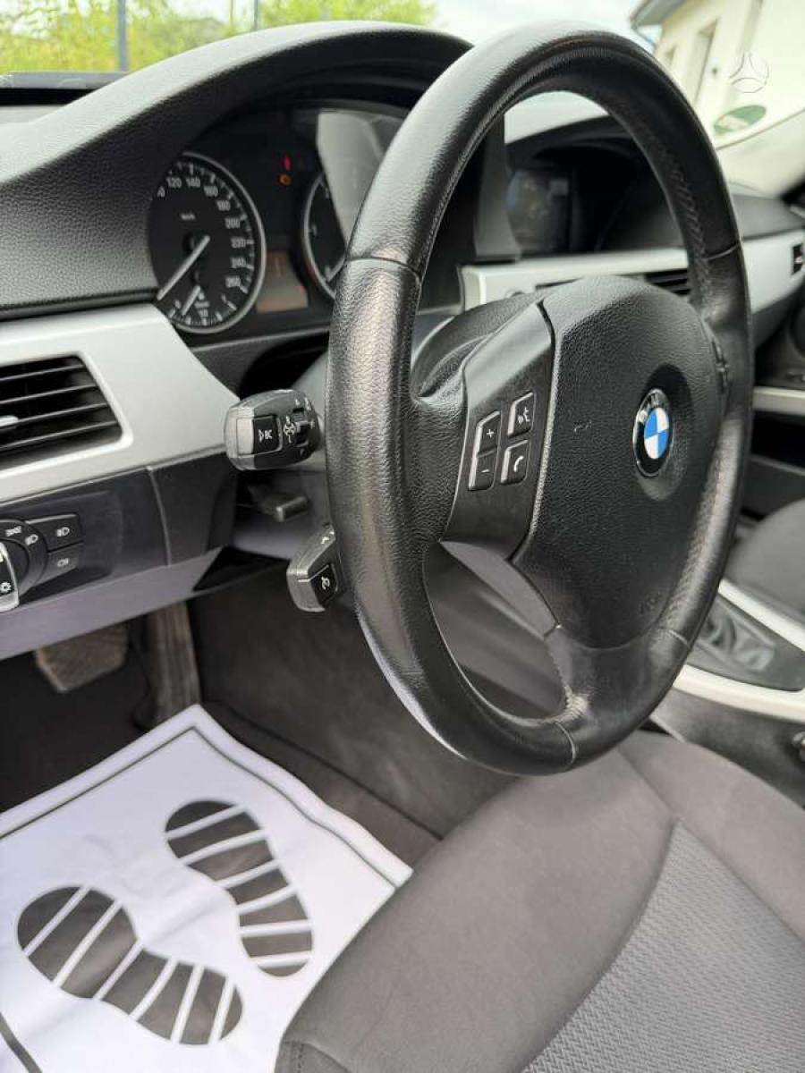 Grey BMW 320 2010 in Vilnius, with an engine capacity of 2.00 L and mileage of 340 thousand km for 4750 €, photo 9 on AUTOMOTO.COM.LV