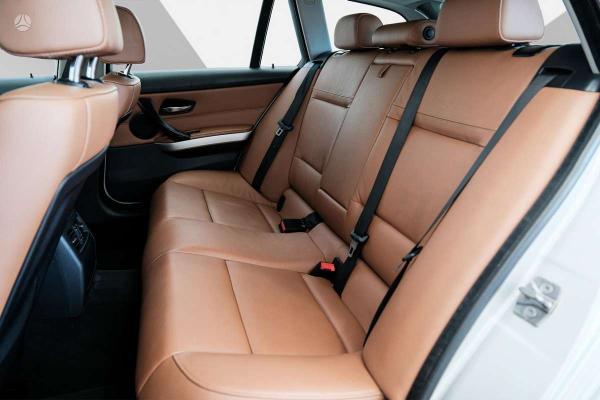 Grey BMW 320 2010 in Kaunas, with an engine capacity of 2.00 L and mileage of 299 thousand km for 5990 €, photo 9 on AUTOMOTO.COM.LV