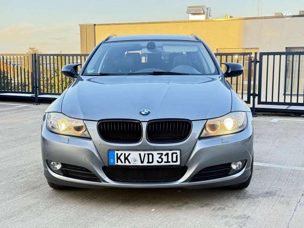Pelēks BMW 320 2010 Viļņa, ar dzinēja tilpumu 2.00 L un nobraukumu 307 tūkst. km par 4444 €, foto 3 vietnē AUTOMOTO.COM.LV