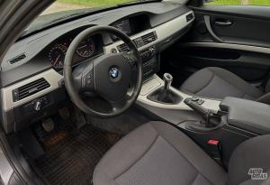 Pelēks BMW 320 2010 Marijampole, ar dzinēja tilpumu 2.00 L un nobraukumu 318 tūkst. km par 4500 €, foto 12 vietnē AUTOMOTO.COM.LV