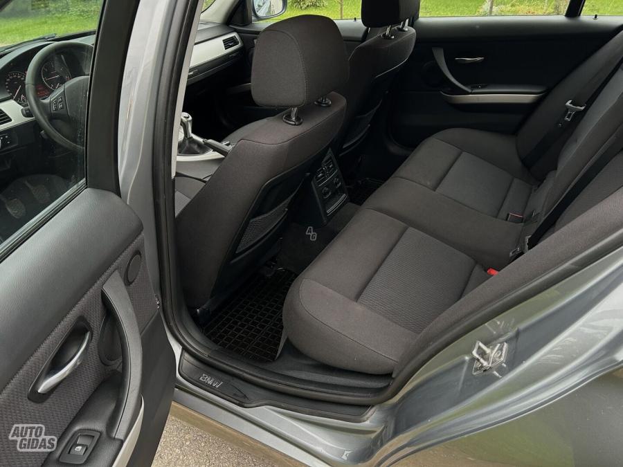 Pelēks BMW 320 2010 Marijampole, ar dzinēja tilpumu 2.00 L un nobraukumu 318 tūkst. km par 4500 €, foto 13 vietnē AUTOMOTO.COM.LV
