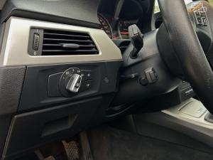 Pelēks BMW 320 2010 Marijampole, ar dzinēja tilpumu 2.00 L un nobraukumu 318 tūkst. km par 4500 €, foto 16 vietnē AUTOMOTO.COM.LV