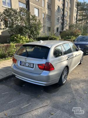 Pelēks BMW 320 2010 Panevēža, ar dzinēja tilpumu 2.00 L un nobraukumu 305 tūkst. km par 3800 €, foto 3 vietnē AUTOMOTO.COM.LV