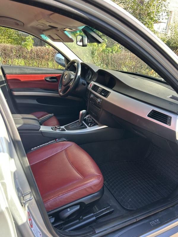 Grey BMW 320 2010 in Panevezys, with an engine capacity of 2.00 L and mileage of 305 thousand km for 3800 €, photo 6 on AUTOMOTO.COM.LV