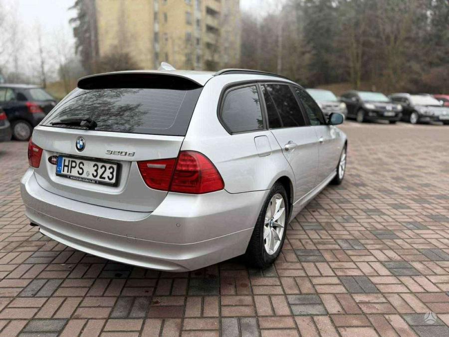 Pelēks BMW 320 2011 Viļņa, ar dzinēja tilpumu 0.00 L un nobraukumu 362 tūkst. km par 3900 €, foto 6 vietnē AUTOMOTO.COM.LV