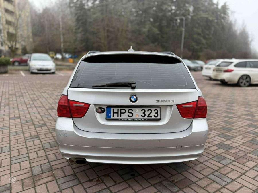 Pelēks BMW 320 2011 Viļņa, ar dzinēja tilpumu 0.00 L un nobraukumu 362 tūkst. km par 3900 €, foto 7 vietnē AUTOMOTO.COM.LV