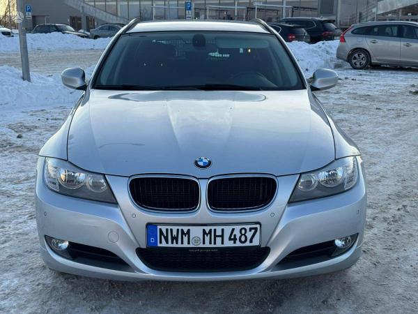 Grey BMW 320 2011 in Jonava, with an engine capacity of 2.00 L and mileage of 330 thousand km for 3299 €, photo 3 on AUTOMOTO.COM.LV