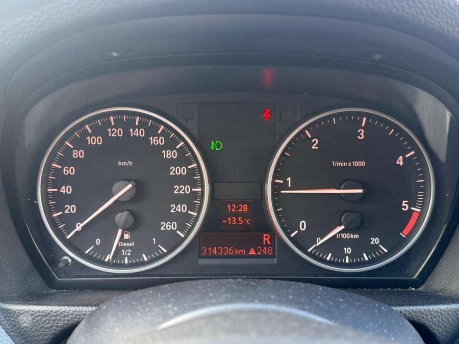 Pelēks BMW 320 2011 Rīga, ar dzinēja tilpumu 0.00 L un nobraukumu 314 tūkst. km par 5350 €, foto 26 vietnē AUTOMOTO.COM.LV