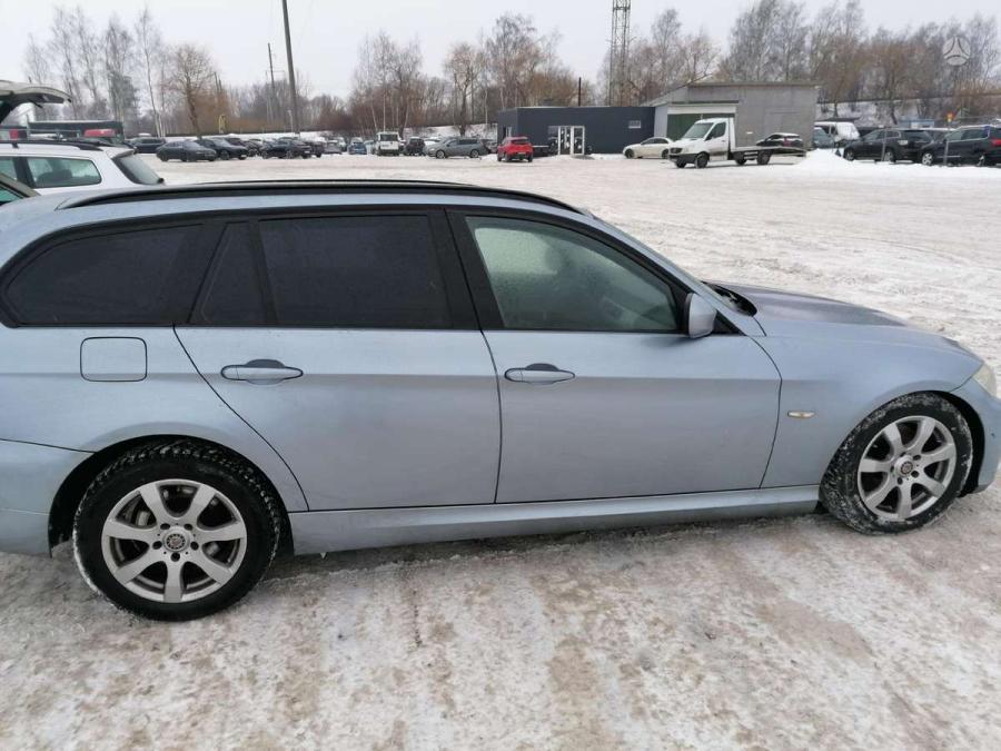 Pelēks BMW 320 2011 Marijampole, ar dzinēja tilpumu 2.00 L un nobraukumu 292 tūkst. km par 1990 €, foto 3 vietnē AUTOMOTO.COM.LV