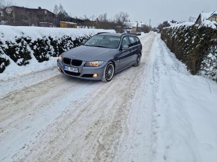 Pelēks BMW 320 2011 Panevēža, ar dzinēja tilpumu 2.00 L un nobraukumu 250 tūkst. km par 3450 €, foto 2 vietnē AUTOMOTO.COM.LV