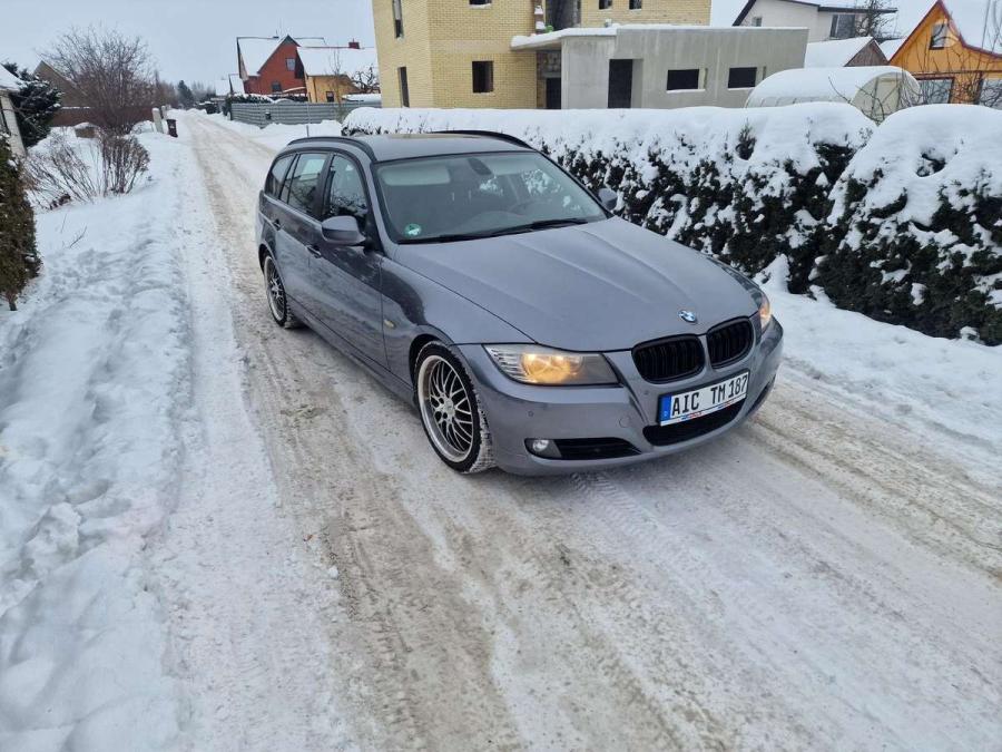 Pelēks BMW 320 2011 Panevēža, ar dzinēja tilpumu 2.00 L un nobraukumu 250 tūkst. km par 3450 €, foto 4 vietnē AUTOMOTO.COM.LV