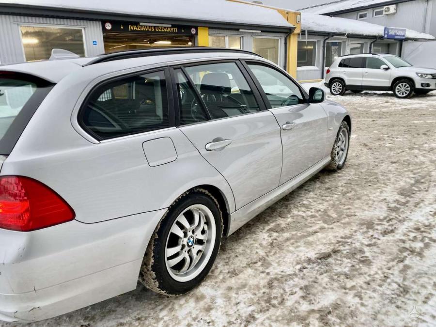 Pelēks BMW 320 2011 Šauļi, ar dzinēja tilpumu 2.00 L un nobraukumu 280 tūkst. km par 4150 €, foto 3 vietnē AUTOMOTO.COM.LV